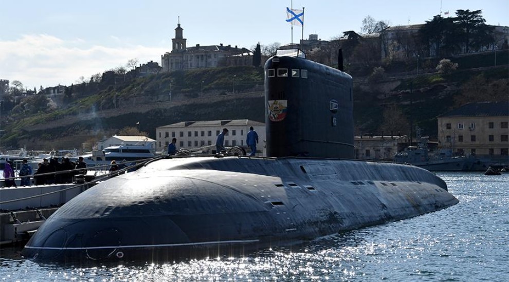 Două submarine ale Flotei ruse din Marea Neagră au început desfășurarea ...