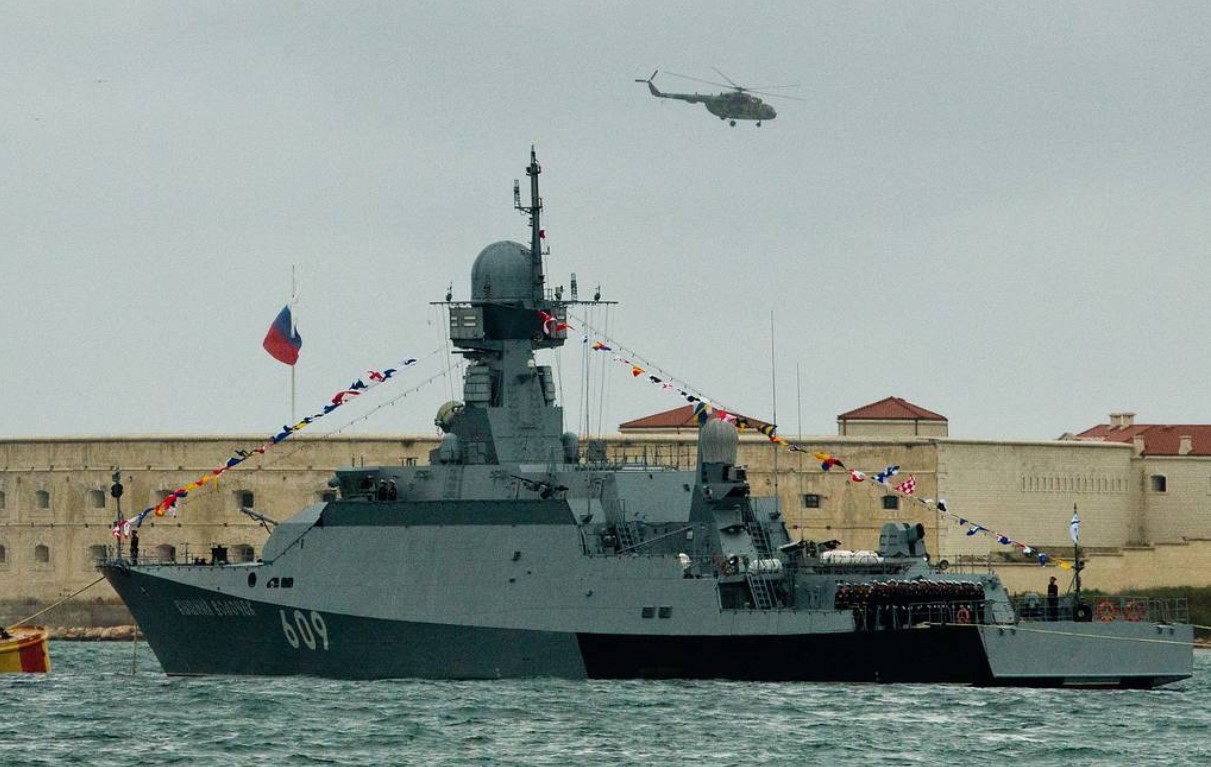 Navele rusești din Marea Neagră își calibrează armamentele. Alte două ...