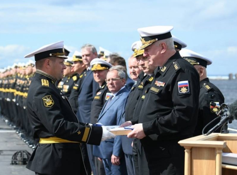 Forțele Navale ale Rusiei au primit în dotare primul submarin purtător ...